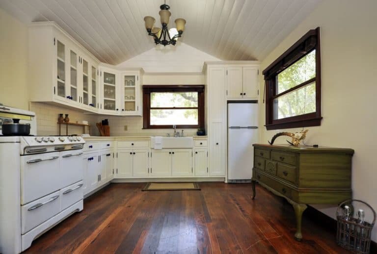 18 Beautiful Country Kitchen Examples - Love Home Designs