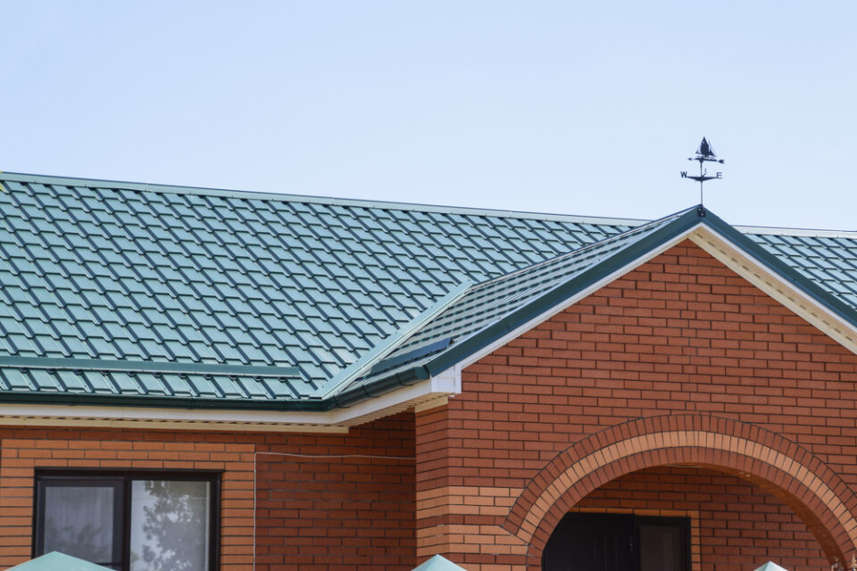 29 Stunning Brick House and Roof Color Combinations