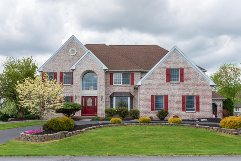 22 Beautiful House Exterior Brick Color Schemes (Pics to Inspire)