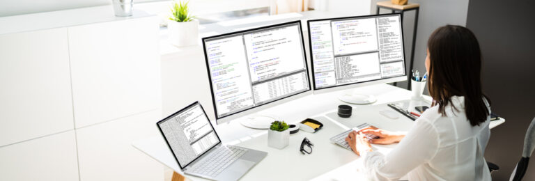 15 Home Office Ideas with Multiple Monitors (With Pictures)