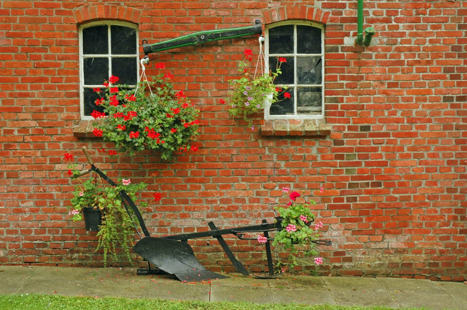 24 Lovely Brick House Landscaping (Ideas and Boost Curb Appeal)